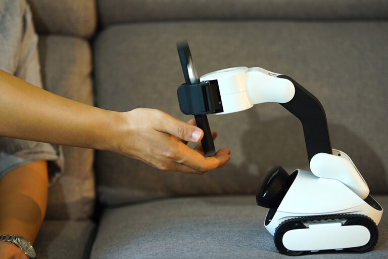 Gomer – AI Robot – Pranstek – your audio-visual products expert